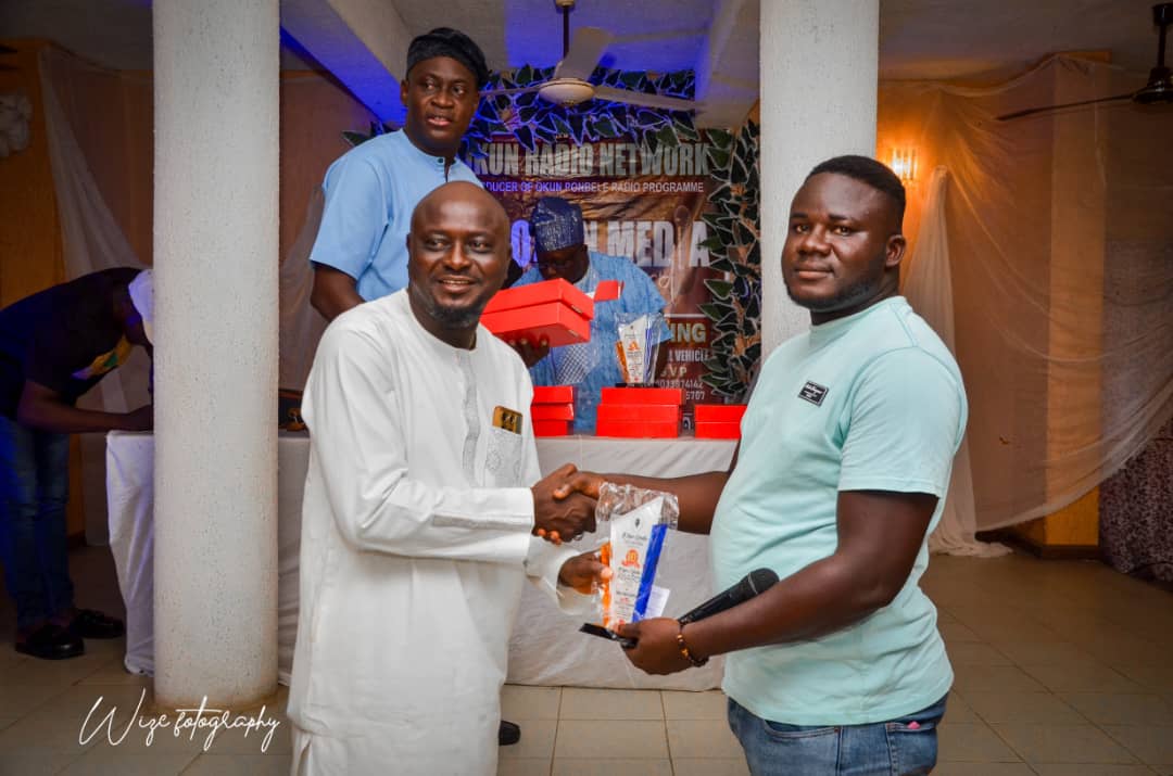 Hon. Owoniyi Stephen Femi (Omoga) Receives "Philanthropist of the Year ...